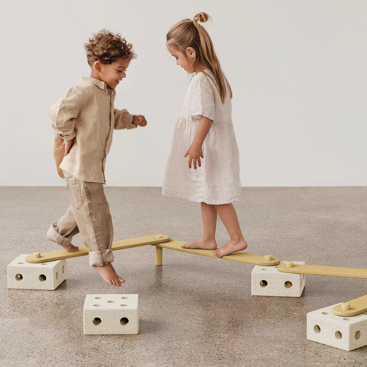 Balance Track Sand Grey / Honey Yellow | Beige | SW30474.4